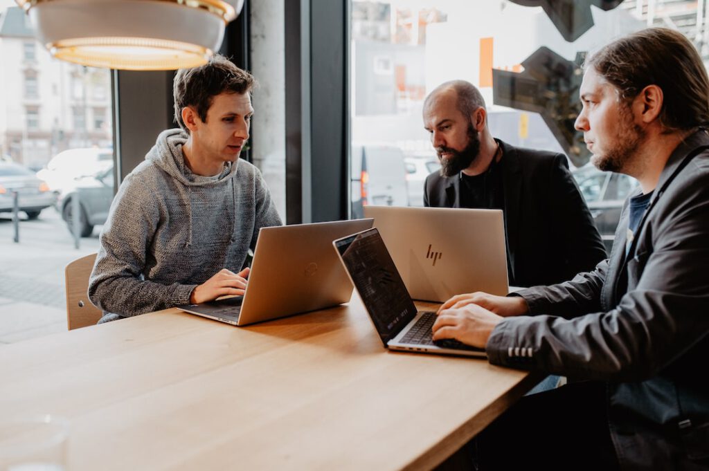 Finaplus - Kontaktieren Sie uns